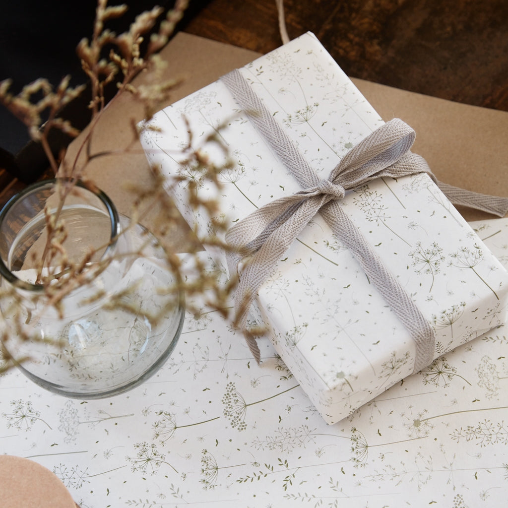 Gift Wrapping Paper, Green Grass & Seedheads, 3M | Recyclable & Eco fr ...